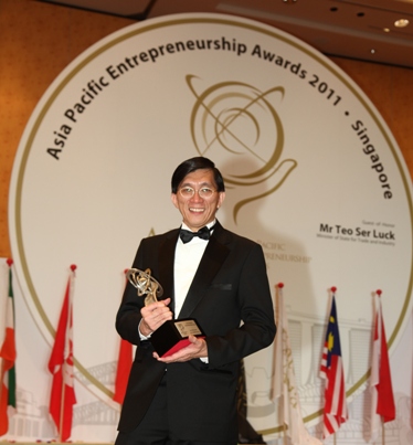 Ee Chee Koon of Asia Charts Wins Asia Pacific Entrepreneurship Awards ...