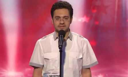 Young Crossover Tenor Carlos Aponte Releases His Album: Attimo