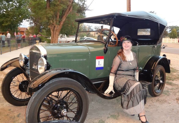 Vaudeville Singer Performs Along the Lincoln Highway