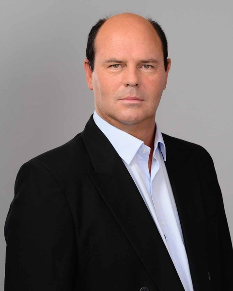 Australian Film-TV Actor is the Villain 'You Love to Hate' in New Miami ...